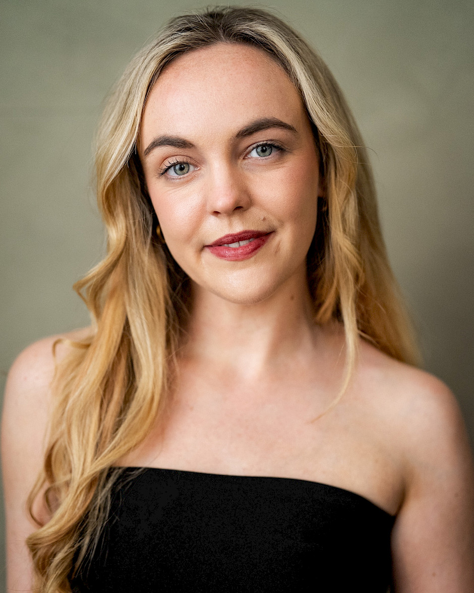 Phoebe Dipple | A Fairytale for Christmas